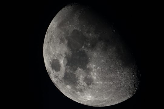 The moon on a cold December Evening! - Sky & Telescope - Sky & Telescope