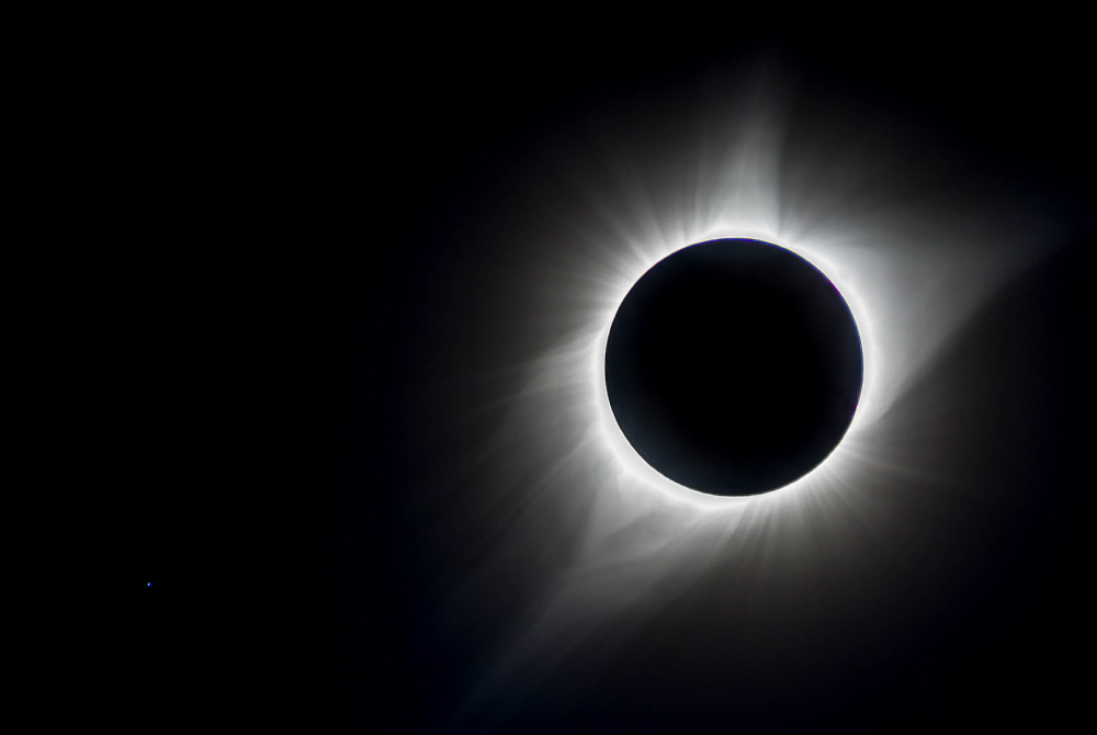 Total eclipse with Regulus nearby - Sky & Telescope - Sky & Telescope Total eclipse with Regulus nearby - Sky & Telescope - Sky & Telescope