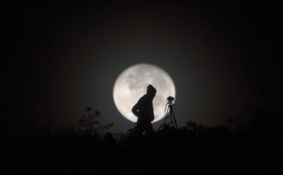 man and moonset - Sky & Telescope - Sky & Telescope