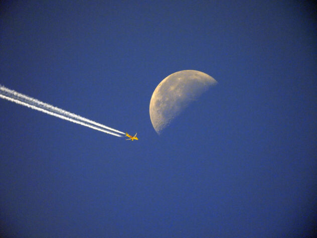 Jet to the Moon - Sky & Telescope - Sky & Telescope