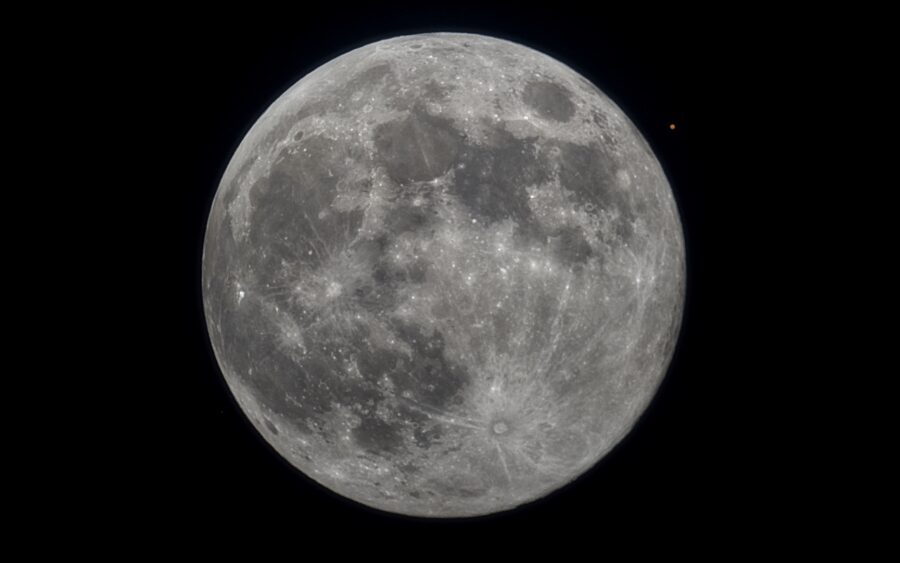 Full Moon Mars occultation thru the clouds 120722 749 DxO AfPhoto CS2 ... Full Moon Mars occultation thru the clouds 120722 749 DxO AfPhoto CS2 ...