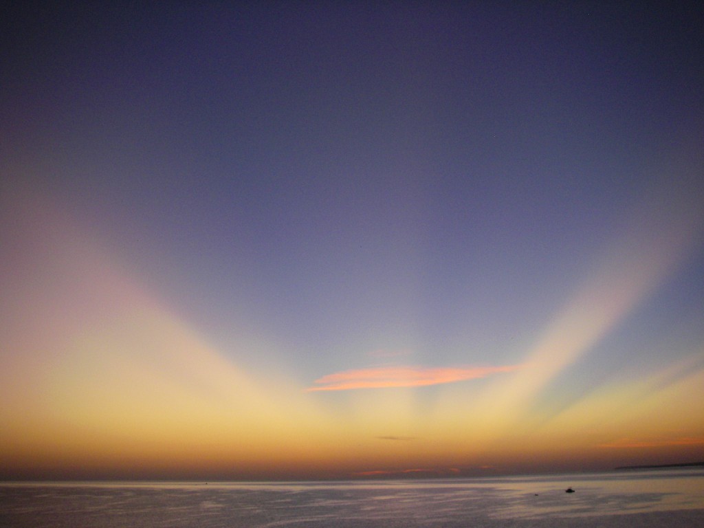 Crepuscular Rays | Dale S Smith - Sky & Telescope - Sky & Telescope
