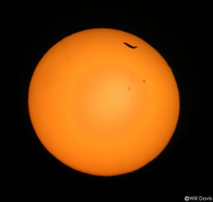 Airplane transit of the Sun | Will Davis - Sky & Telescope