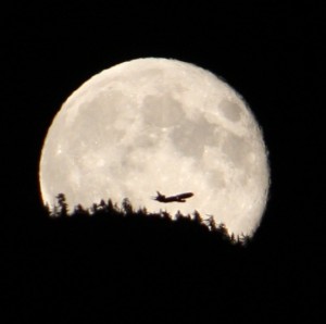 plane in moon | Mike Buchko - Sky & Telescope