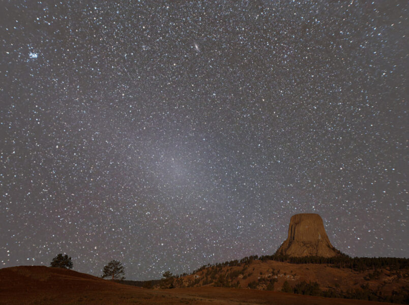 Devil's Tower Gegenschein and Zodiacal Band - Sky & Telescope - Sky ...