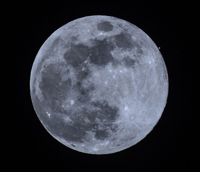 Lunar Occultation of Mars - Sky & Telescope - Sky & Telescope