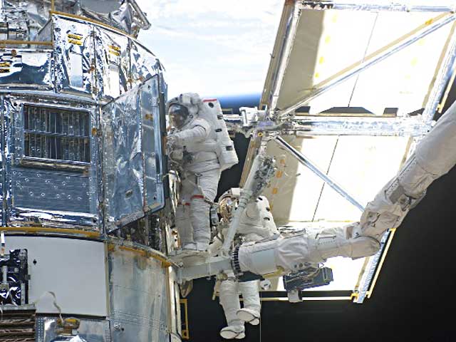 Hubble Panel Endorses Servicing Mission - Sky & Telescope